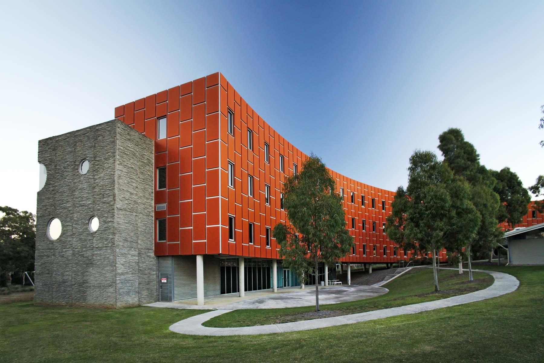 Royal Melbourne Institute of Technology - RMIT - StudiesUP